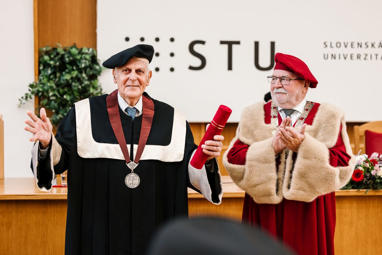 STU udelila titul Dr. h. c. profesorovi Danovi Shechtmanovi, nositeľovi ...